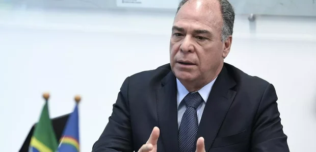 Empresa ligada a ex-líder de Bolsonaro recebe R$ 74 milhões do ...