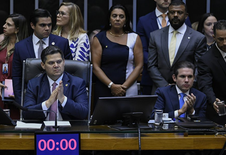Derrotas do governo abrem caça às bruxas e lançam dúvidas sobre ...